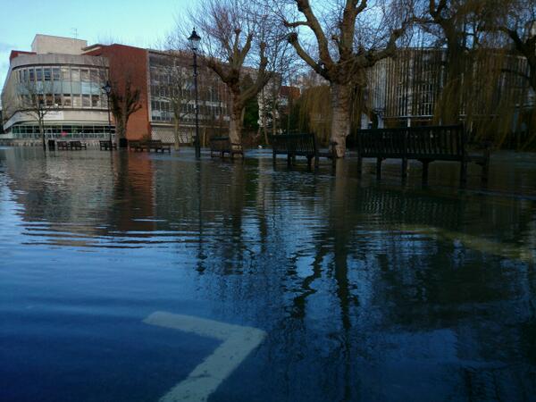 Guildford flood 2nd January 2014 – River Wey bursts it’s banks again ...